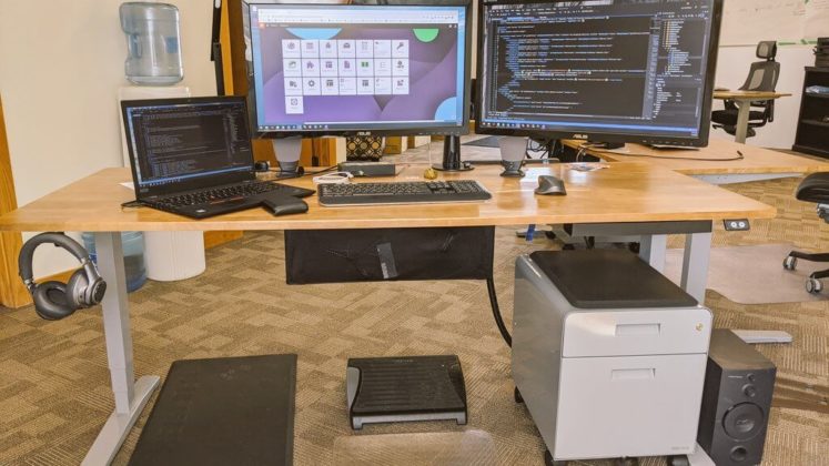 Uplift V2 Height Adjustable Standing Desk Review - Amazing